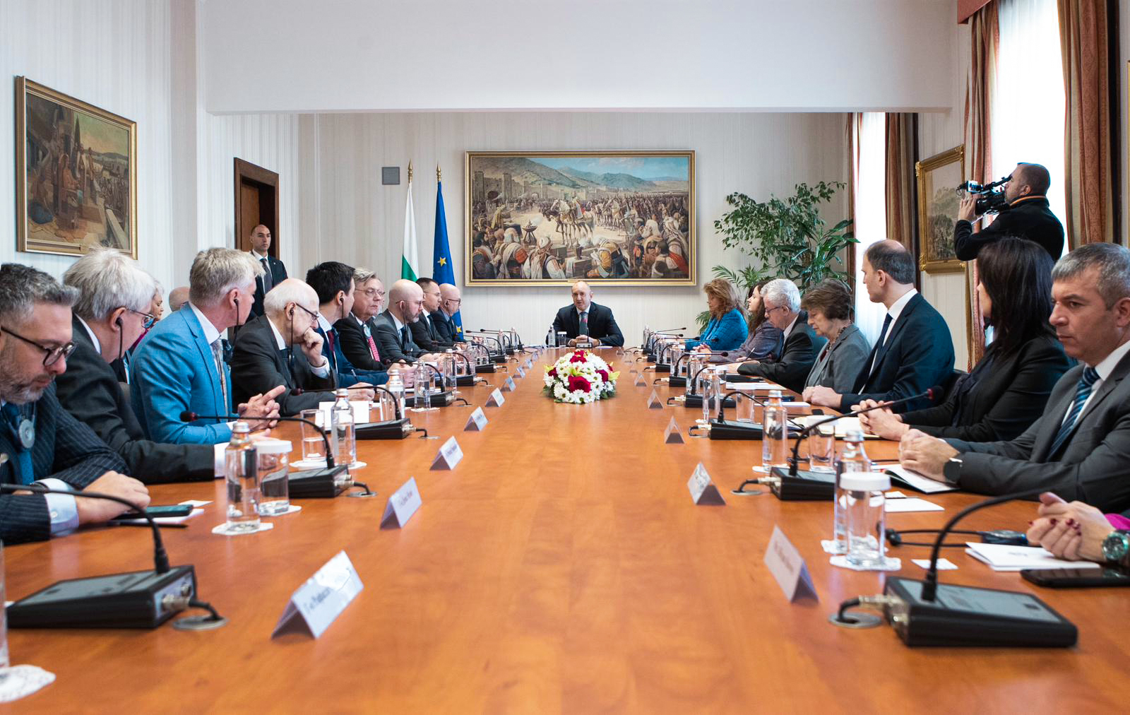 ECR MEPs meet Bulgarian President Rumen Radev in Sofia for talks on ...